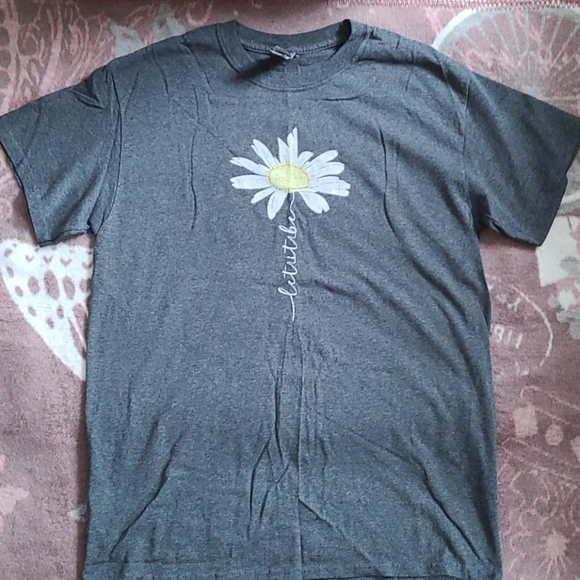 Gildan | Tops | Gildan Flower Tshirt | Poshmark